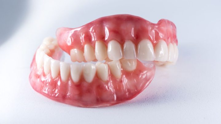 O que é prótese dentária? Tire suas dúvidas sobre o procedimento