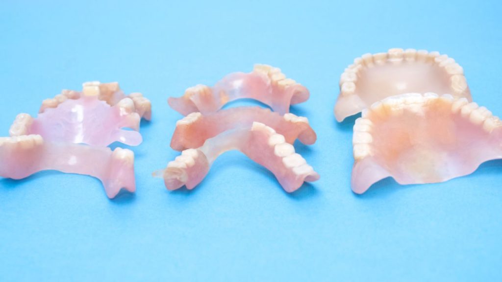 Tipos de prótese dentária: conheça aqui todos os modelos!