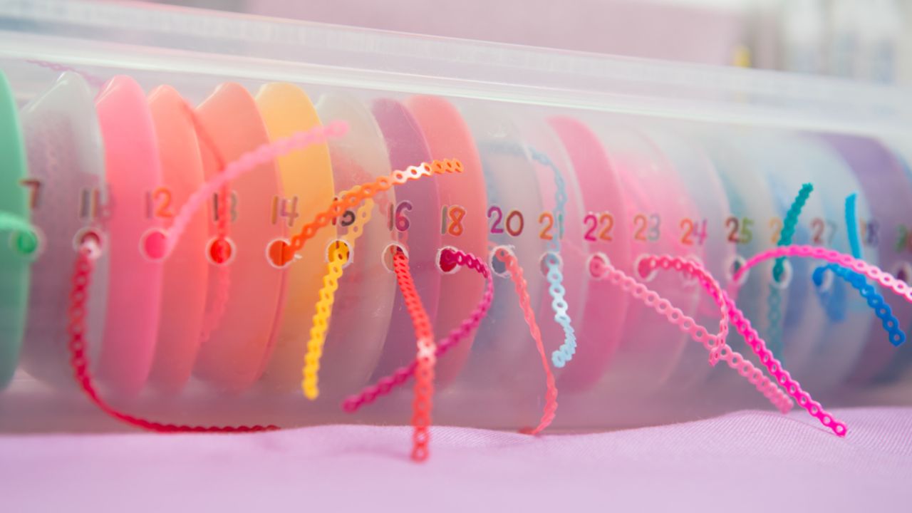 Confira como escolher suas cores de aparelho e combiná-las!