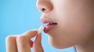 Bolinha na boca? Saiba o que pode ser e veja os tratamentos!