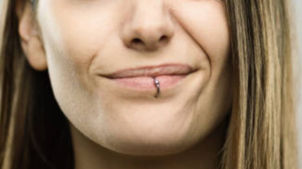 Como desinchar piercing na boca? Veja aqui 4 dicas!