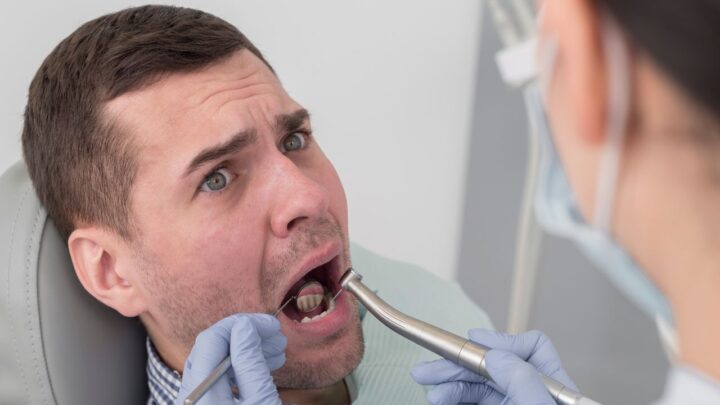 Agenesia dentaria: o que é e como tratar - OralDents