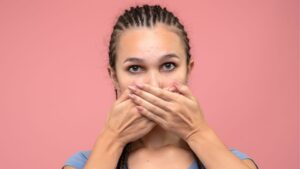 Sapinho na boca: causas, sintomas e tratamento - OralDents